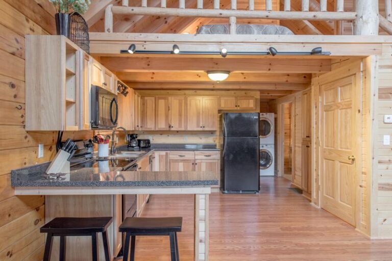 Buck Ridge Cabin - Hocking Hills Cabin Rentals by Buffalo Cabins & Lodges