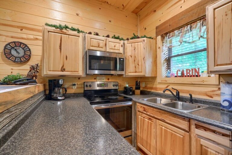 Little Chief Cabin - Hocking Hills Cabin Rentals by Buffalo Cabins & Lodges