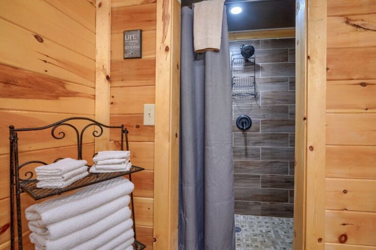 Little Chief Cabin - Hocking Hills Cabin Rentals by Buffalo Cabins & Lodges